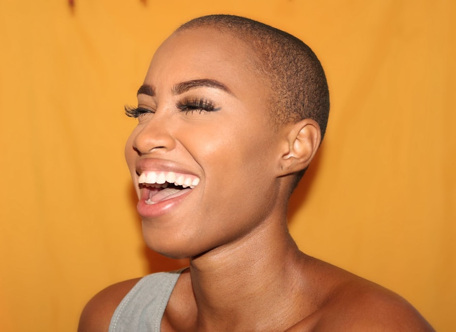 How Does a Wig Stay on in the Wind? Essential Tips & Tricks